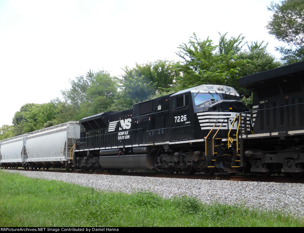 Ex-Conrail/CSX SD80MAC trailing on 16Z